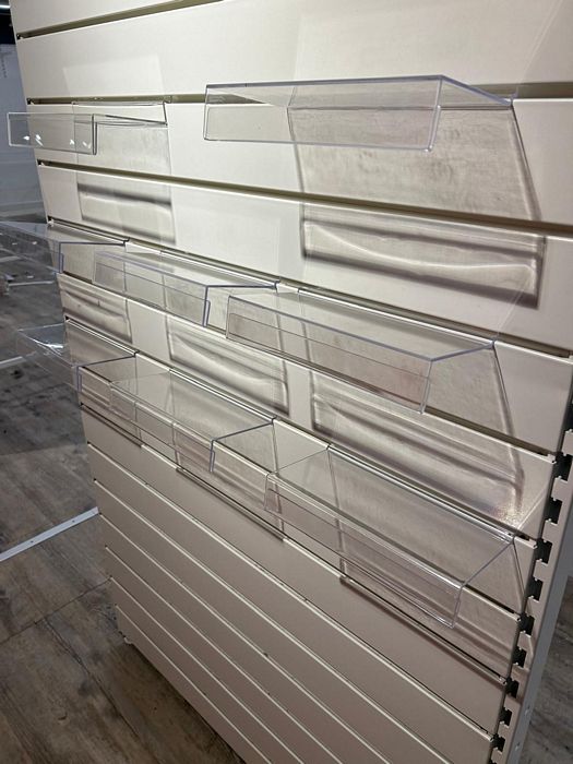 Presentatie schap voor slatwall - 2de Hands winkelinventaris